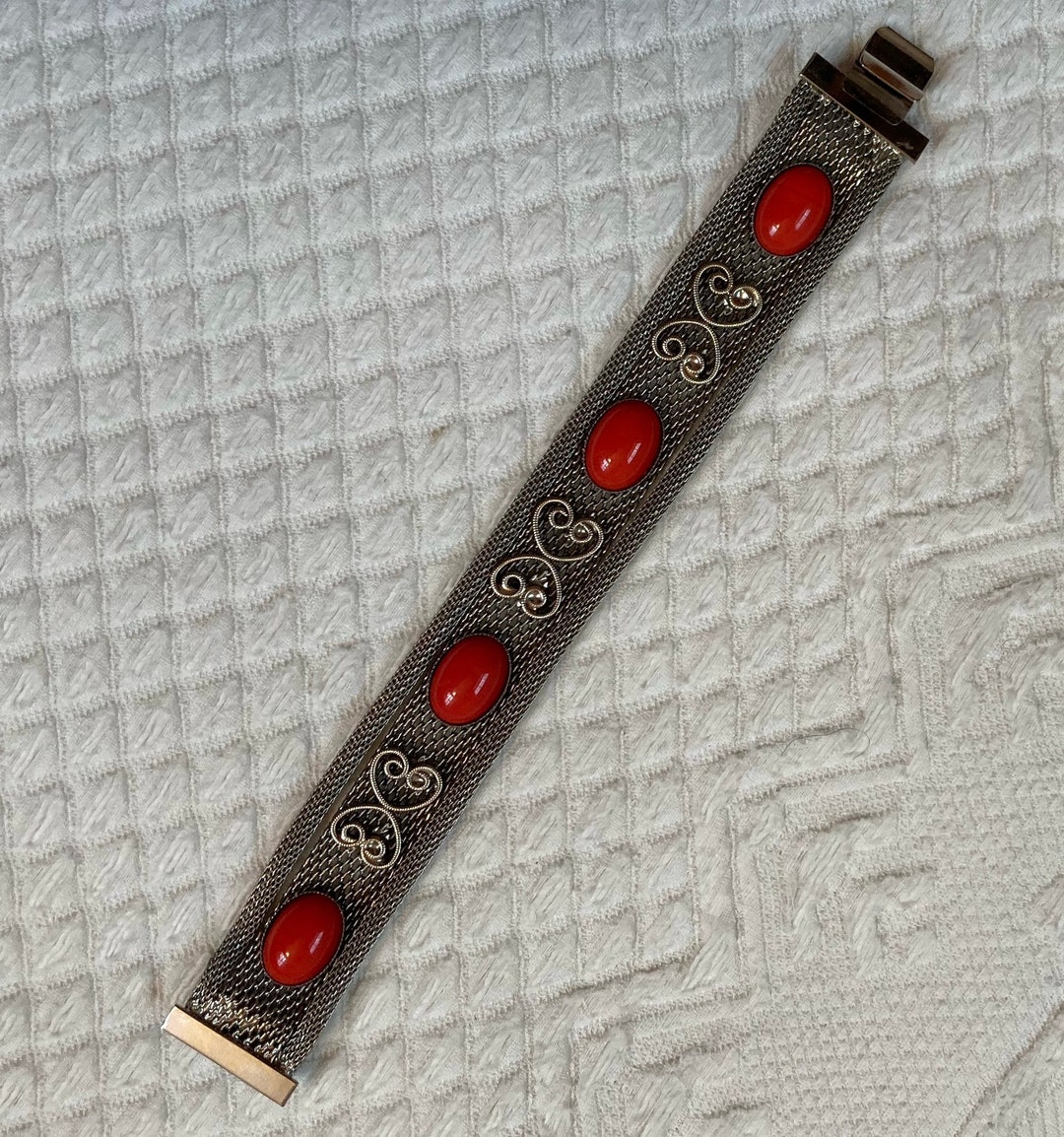 60s MOD Bracelet . Chainmaille Bracelet . Faux Coral Bracelet - Etsy