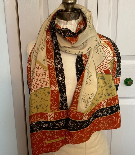 Scarf museum of modern - Gem