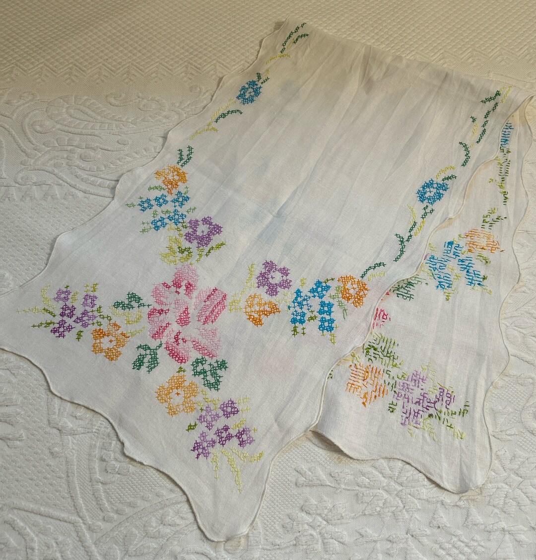 Embroidered Linen Table Runner . German Table Runner . 40s Table Runner ...
