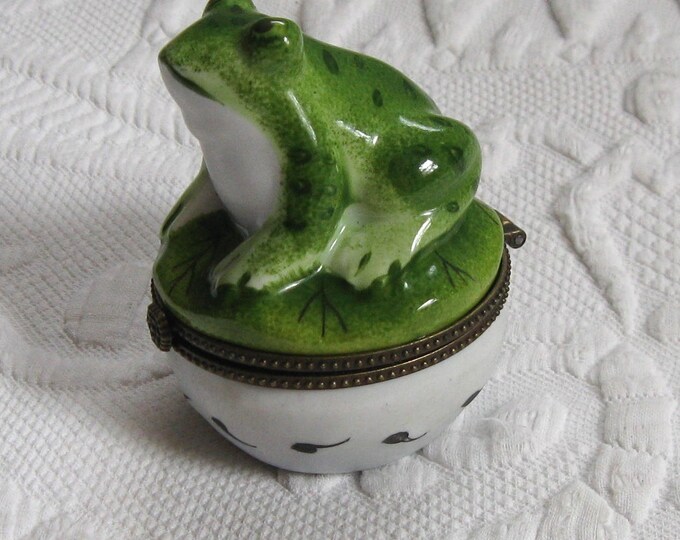 Frog Trinket Box / Vintage Frog Hinged Porcelain Box - Etsy