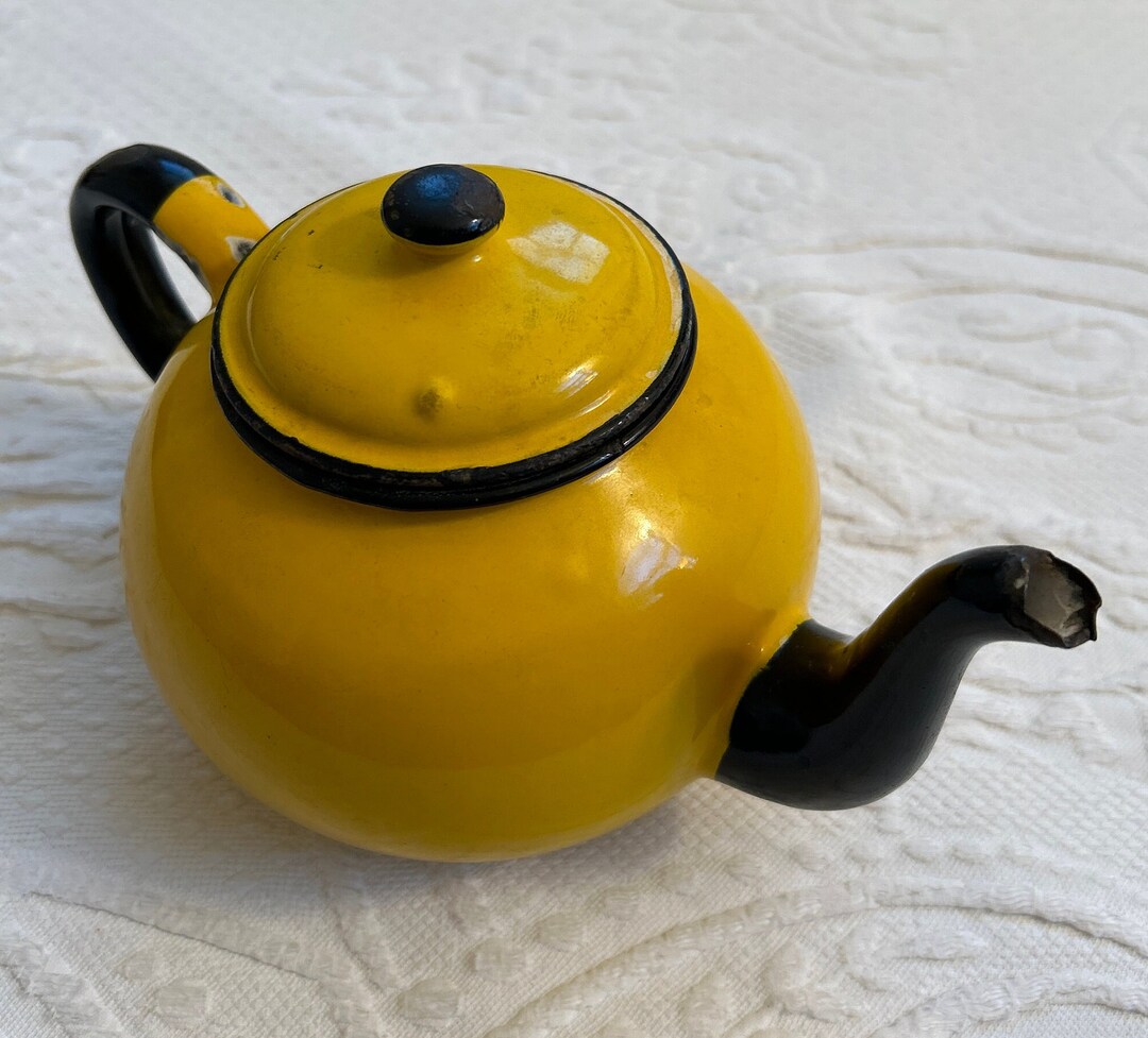 Yellow Enamel Tea Pot . Made in England . Yellow Tea Pot . Country ...