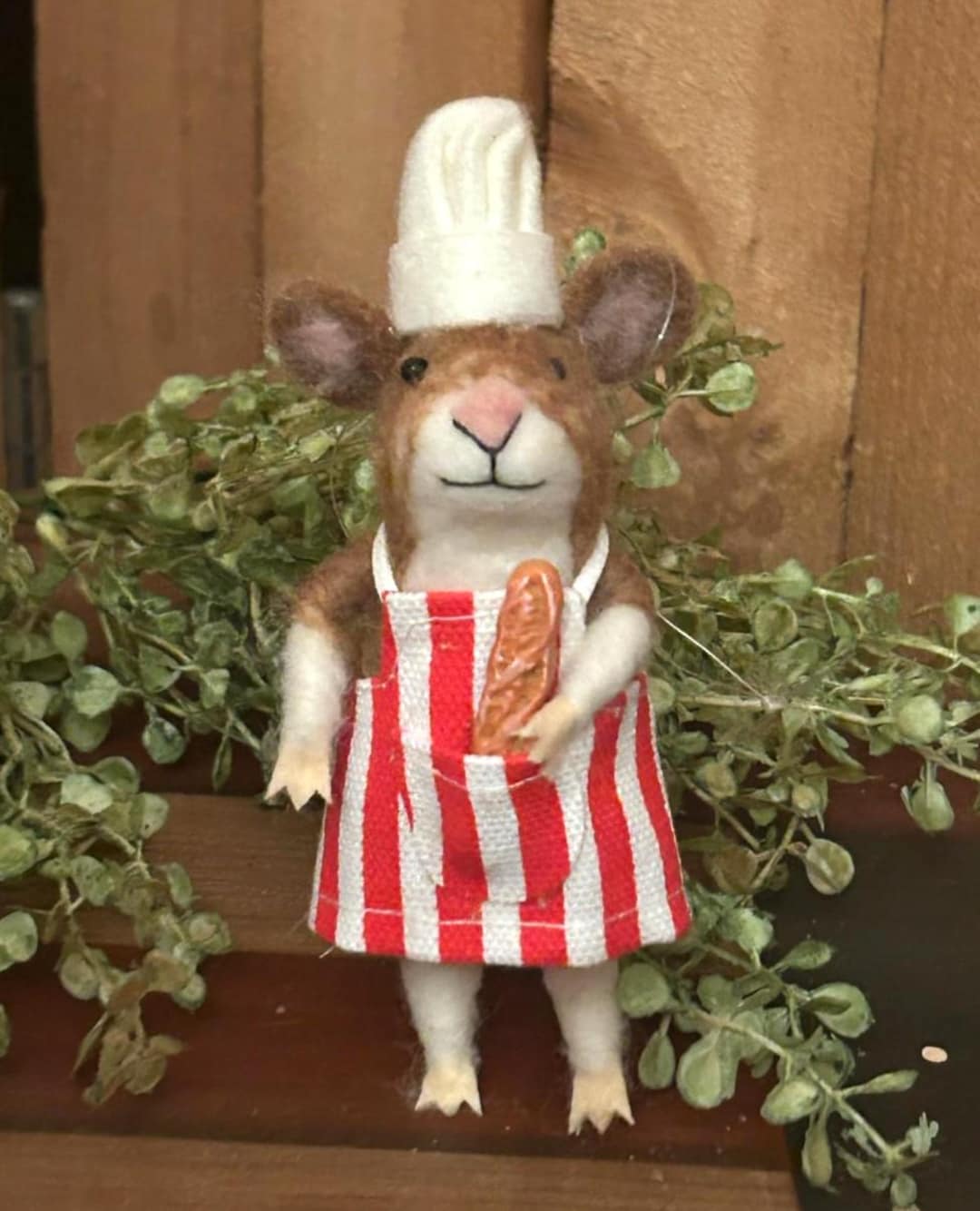 Cute Needle Felted Chef Mouse - Chef Hat, Apron, Bread, Felt Ornament ...
