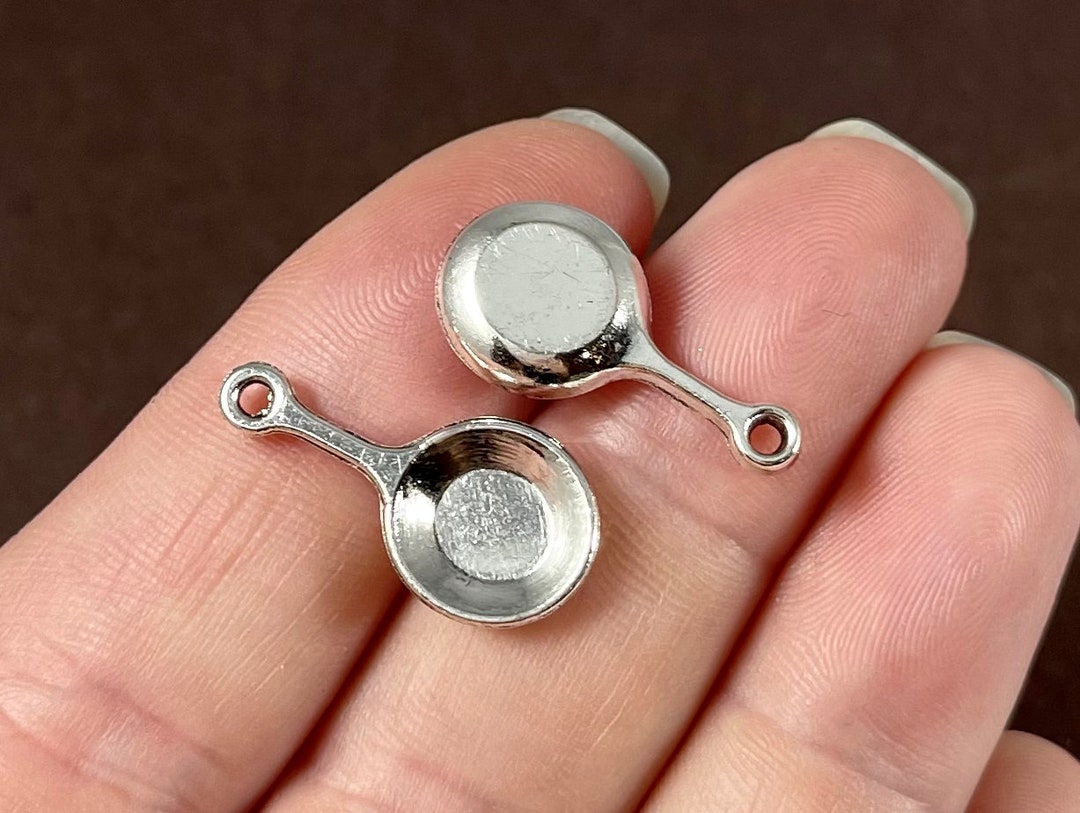 10 Charms, Frying Pan, Cooking, Chef Charms 11x22x2.5mm, Hole 1-2mm ...