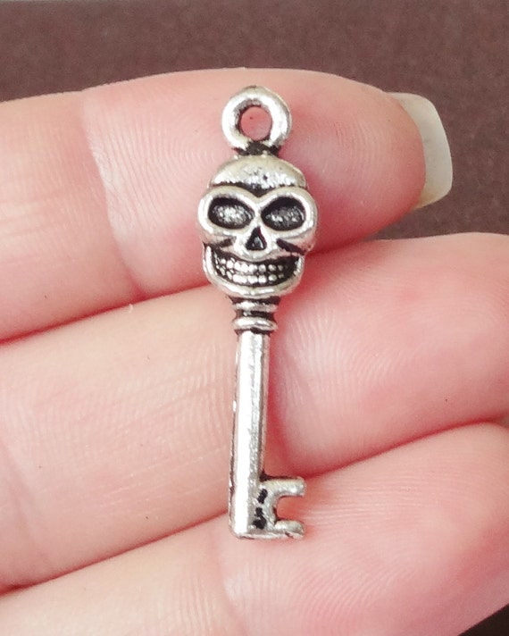 10 Skeleton Key Charms 9x33x2.50mm Hole: Approx. 2mm - Etsy
