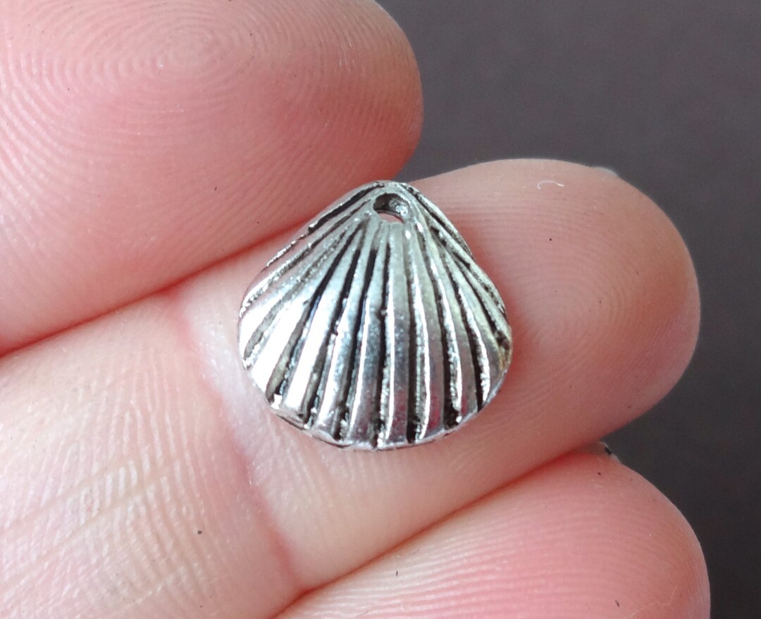 20 Shell Charms 12x12x3mm ITEM:AM11 - Etsy