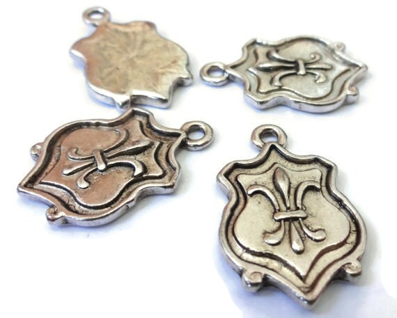 10 Charms Shield Charms 24x15x2mm | Etsy