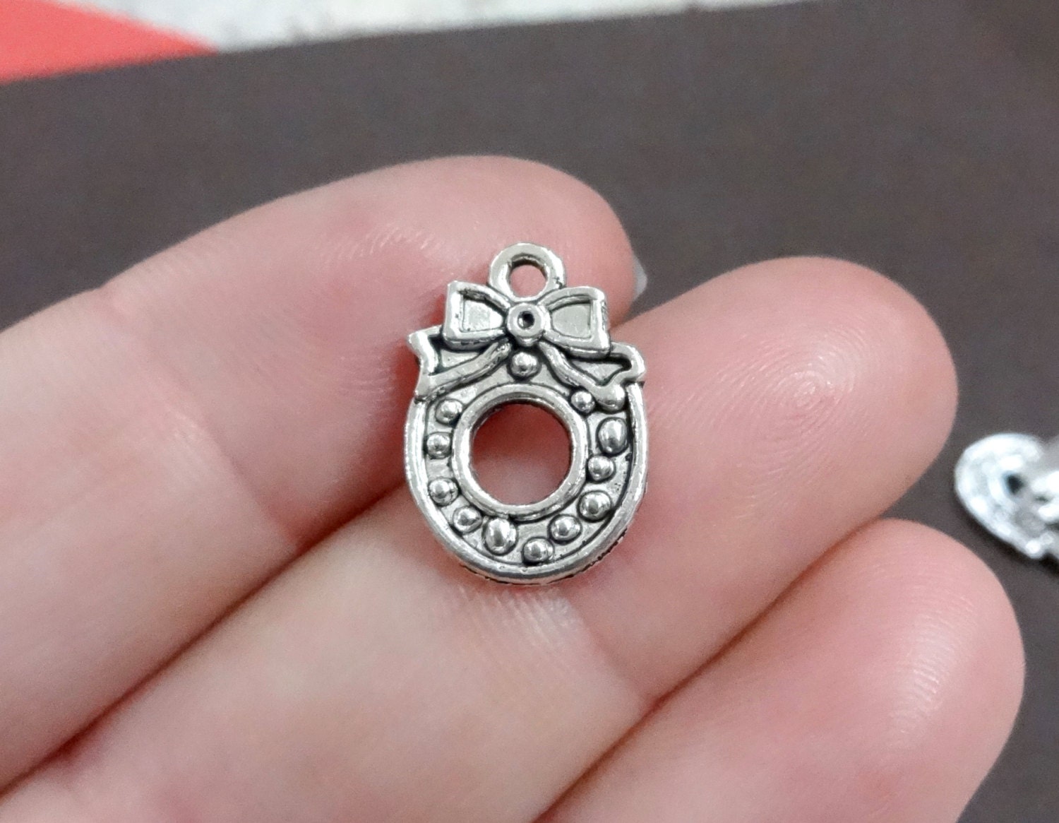 50 Bulk, Christmas Wreath, Holiday Charms 11x11mm, Hole Approx. 1-2mm ...