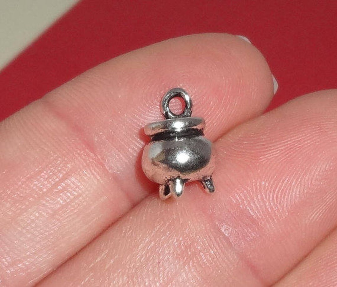 10 Charms, Cauldron, Kettle, Witch, Halloween Charm (3D) 12x8x8mm Hole ...