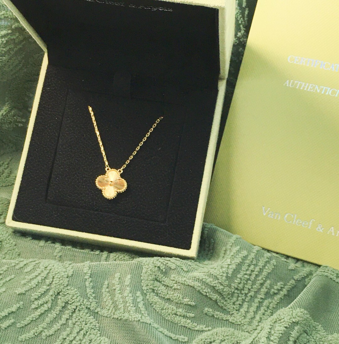 Authentic Vintage VCA 18k Yellow Gold Guilloche Clover Necklace - Etsy