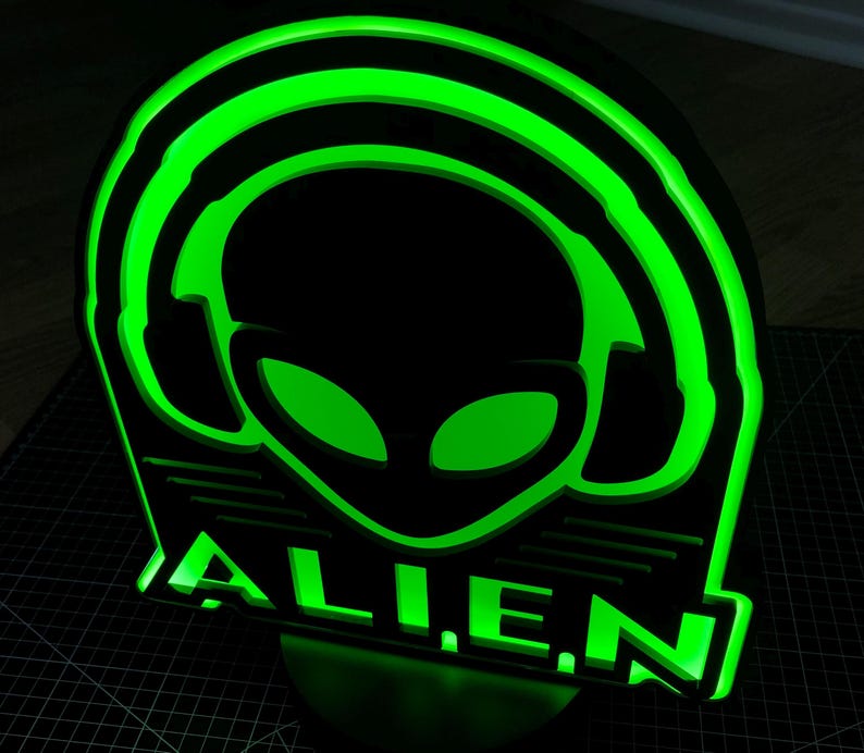 Alien With Headphones 3D LED Lightbox: Desk Decor - Etsy