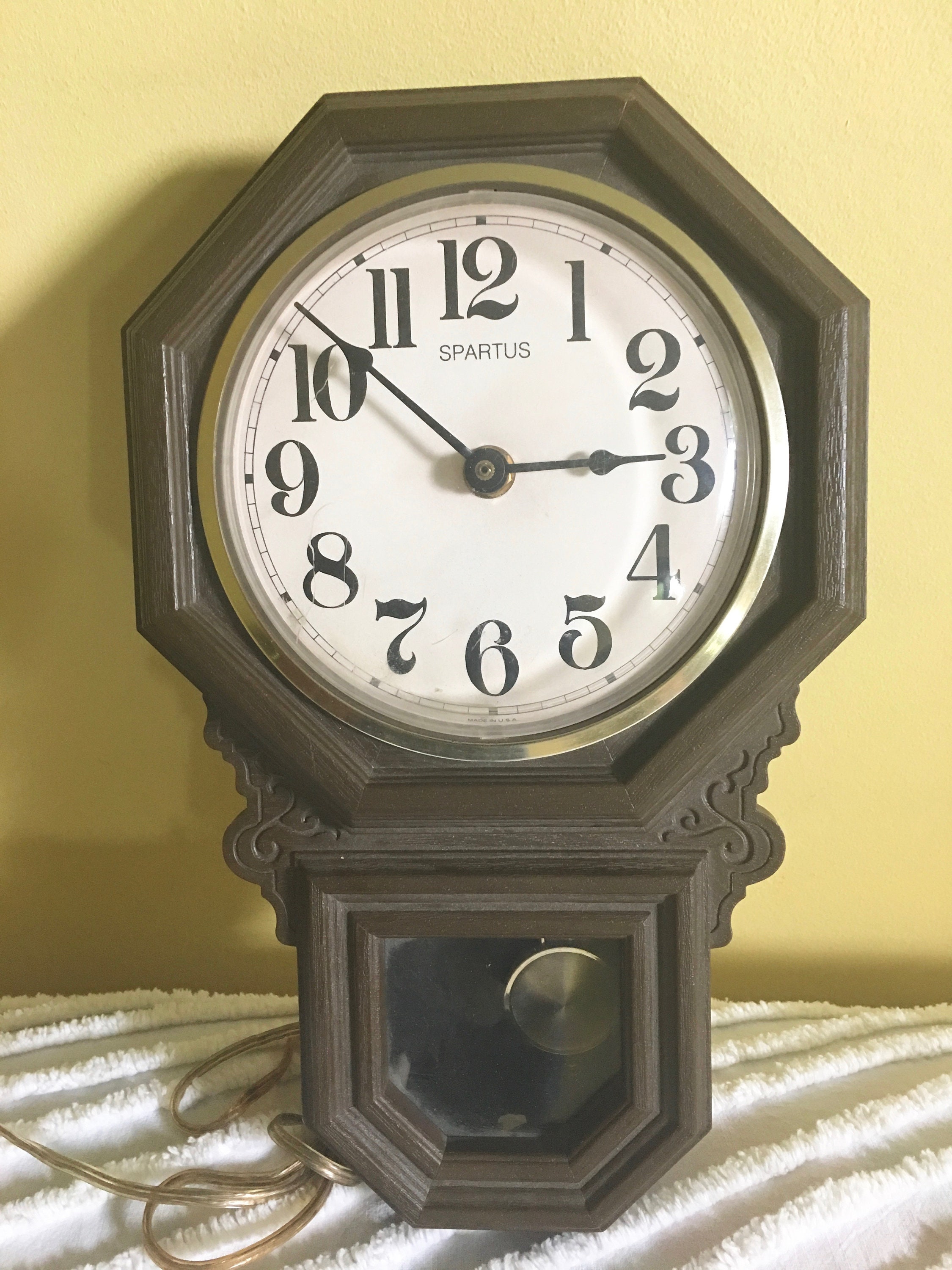 Vintage Electric Spartus Pendulum Wall Clock | Etsy