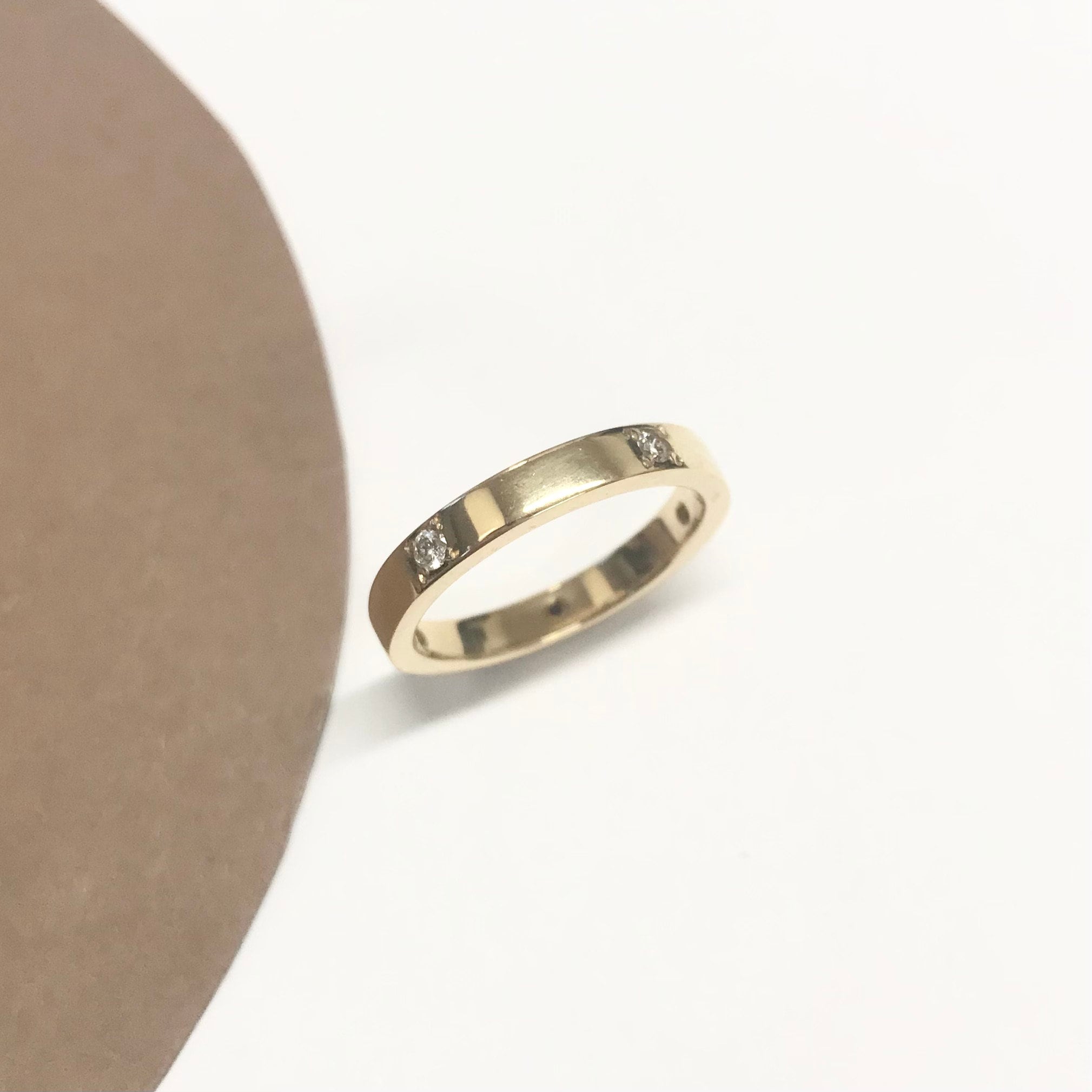 18ct Yellow Gold Spaced Diamond Wedding Ring Flat Ring Grain Set ...