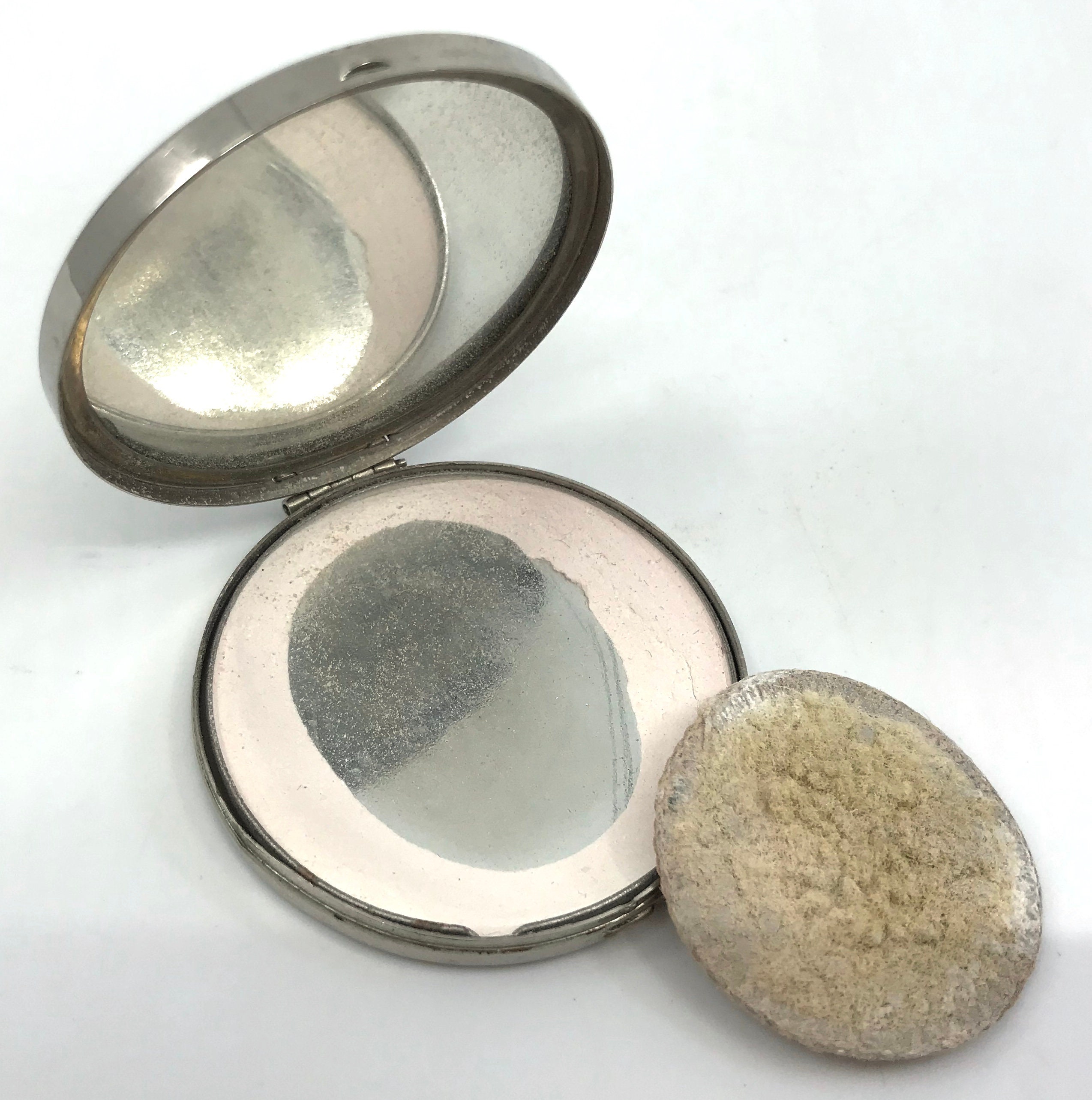 Art Deco Vintage Tre Jur Pressed Powder Ladies Compact Vanity Case 1920s Full Skirt Logo Sampler ...