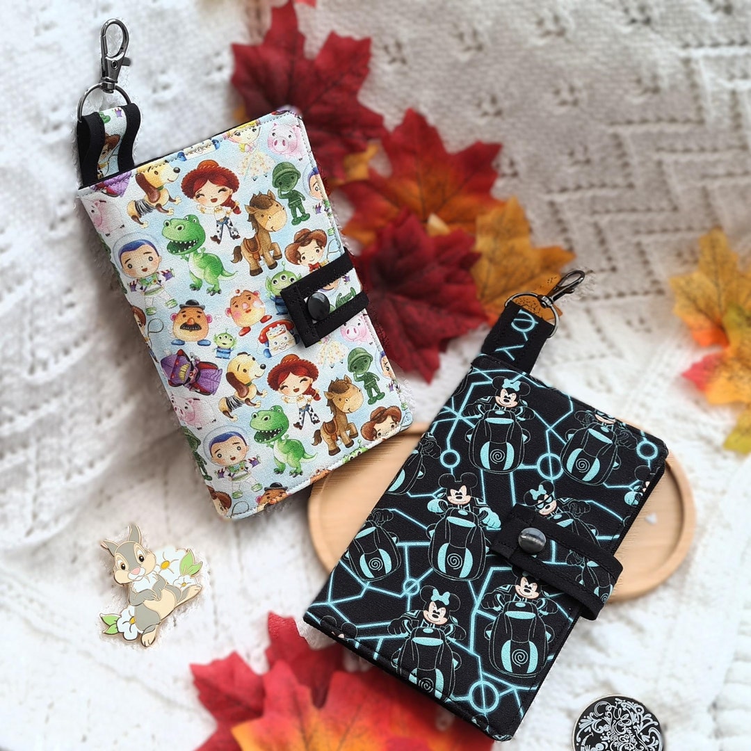 Disney Themed Portable Trading Pin Book Wallet With Carry Clasp for Pin ...