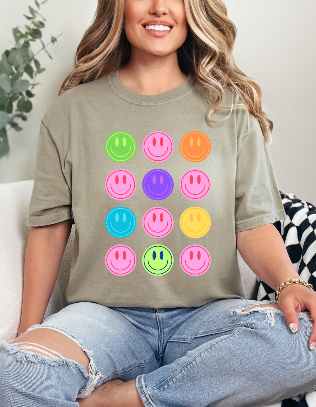 Smiley Face T-shirt - Etsy