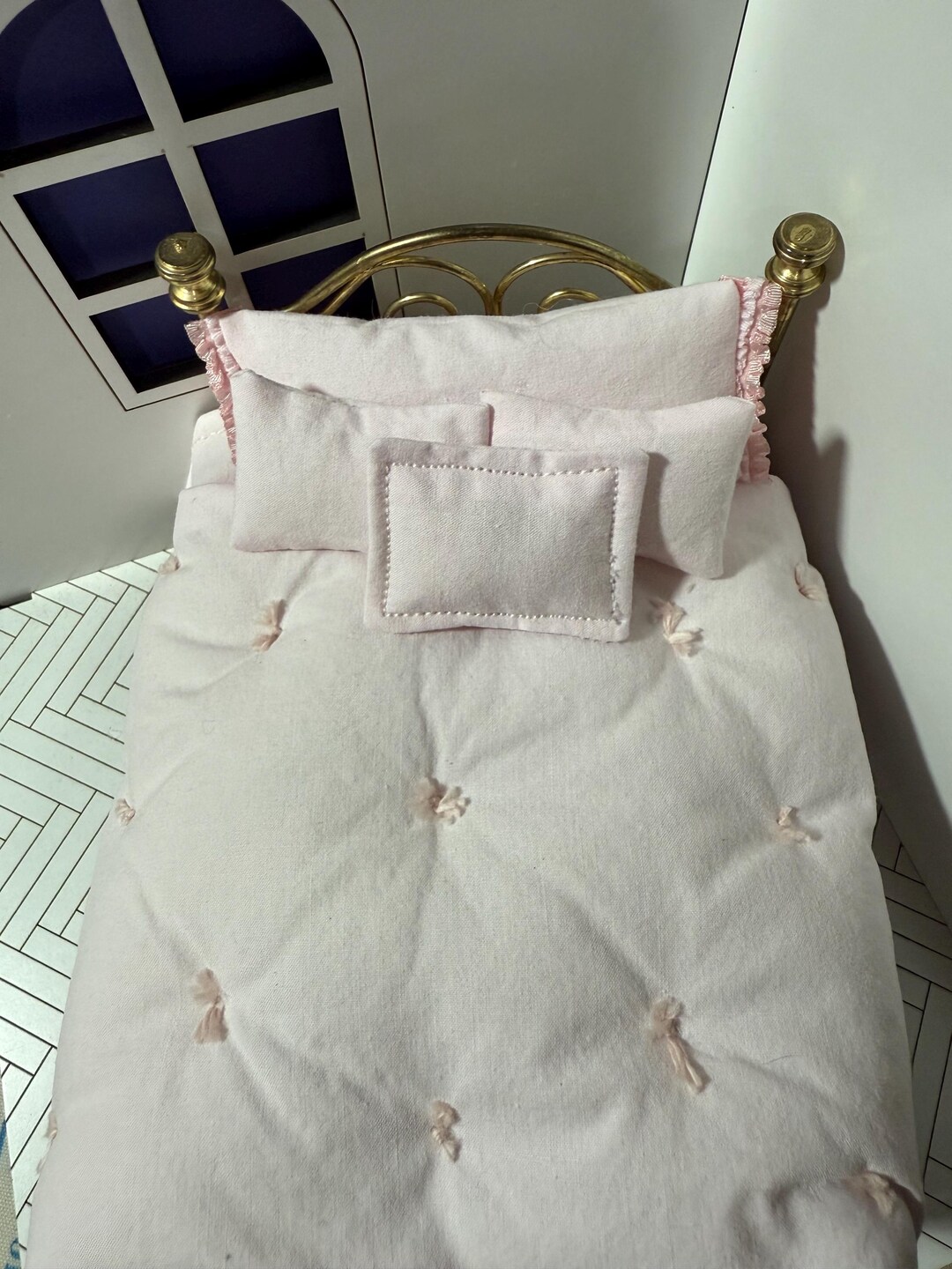 White Down Comforter Lace Pattern, Miniature 1:12 Scale Bedding Set ...