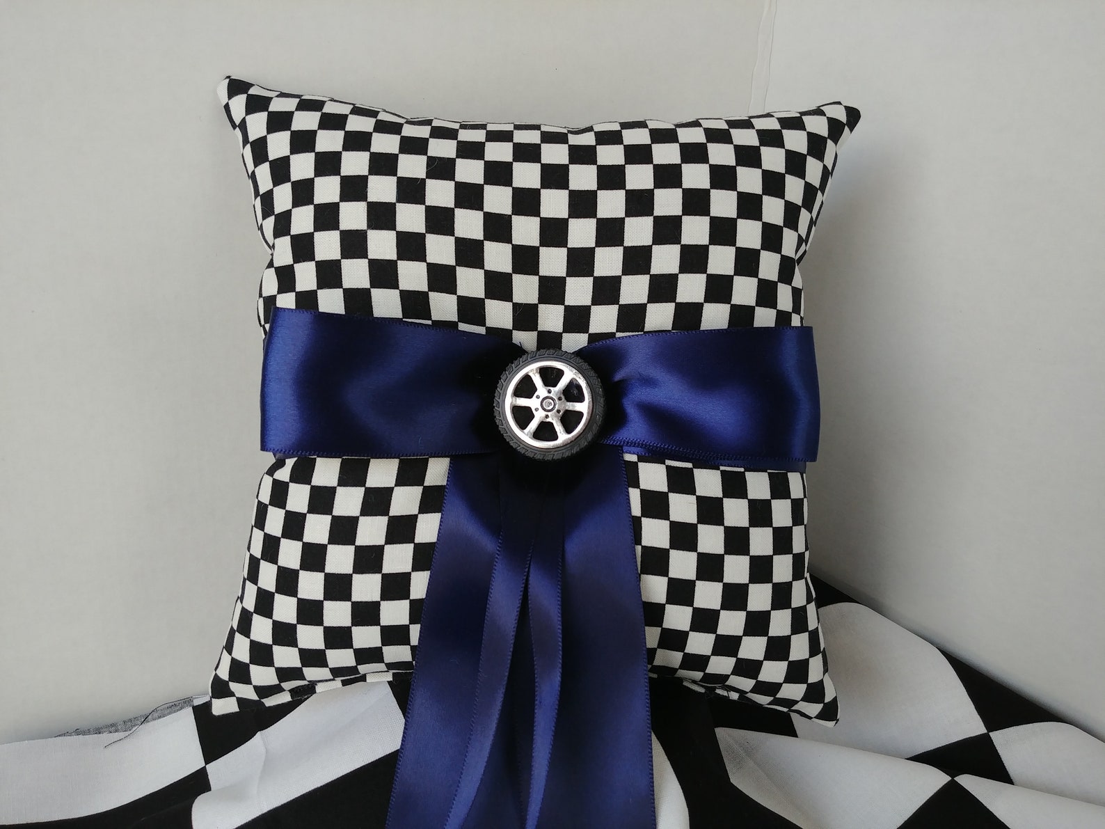 RACING WEDDING PILLOW Flower Basket Racing Ring black | Etsy