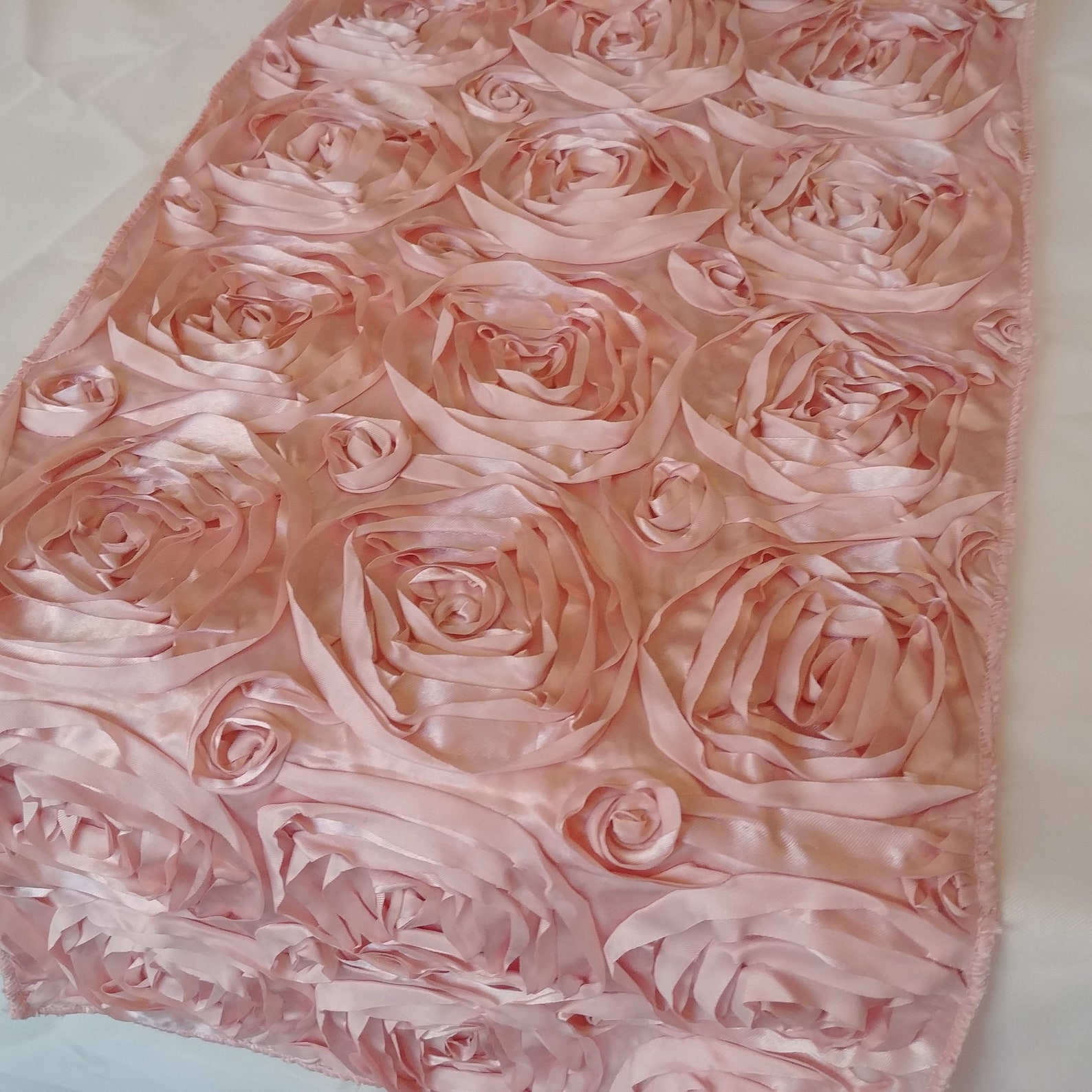 SATIN ROSETTE LINENS - Colors, Table Runner, Rounds, Squares, Red ...