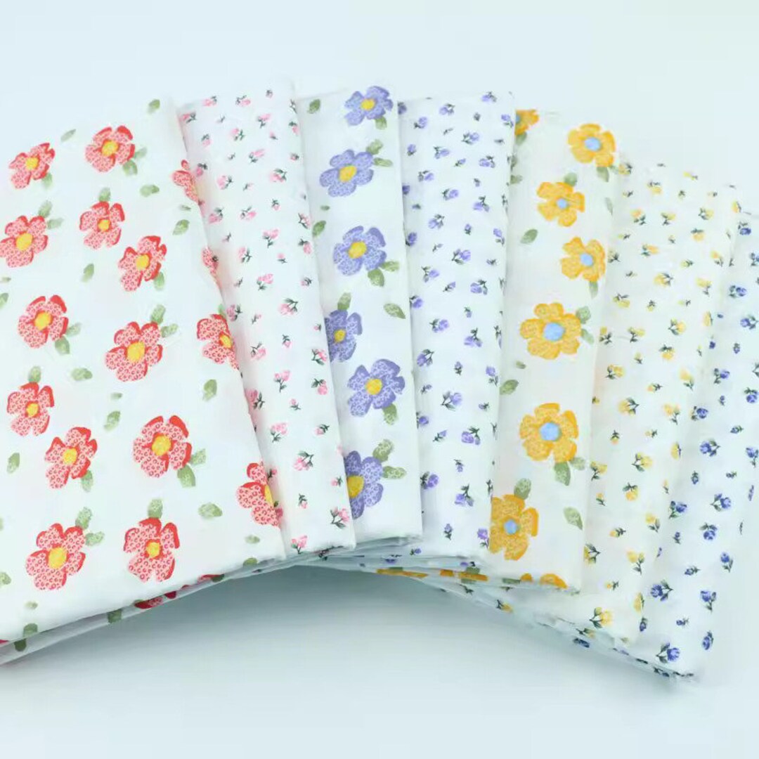 6113 - Chic Floral Small Flower Cotton Fabric - 62 Inch (width) X 1/2 ...