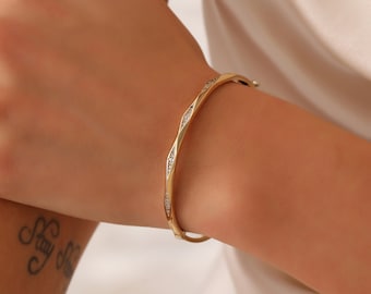 Handmade 14K Gold Pyramid Bangles Solid 14K Gold Sparkly Bangles Dainty Custom Gold Pyramid Chain Bracelet 3.00 MM Gold Chain Bangles