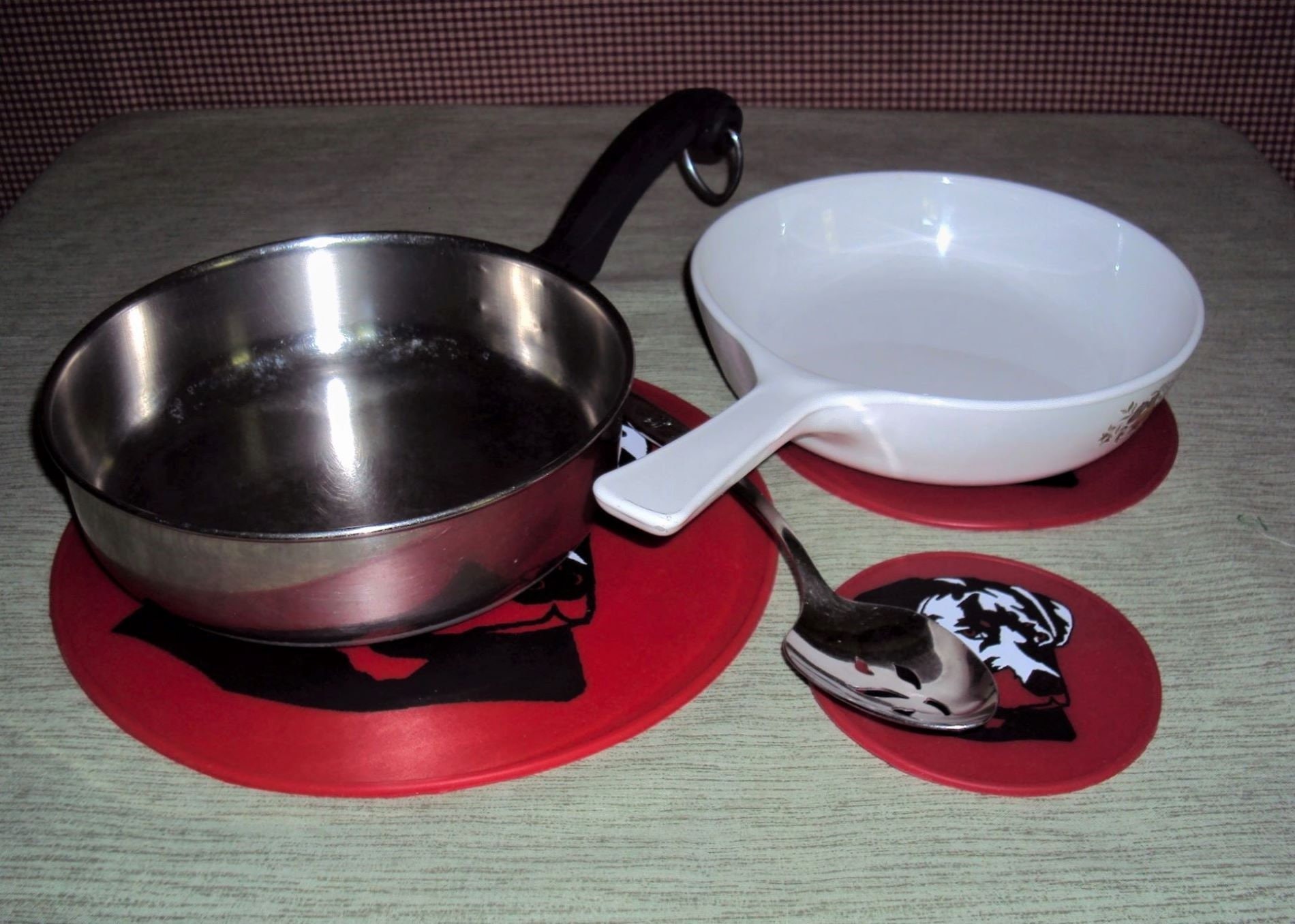 Red Black Labrador Nonslip Silicone Set Table Trivets, Table Placemats ...