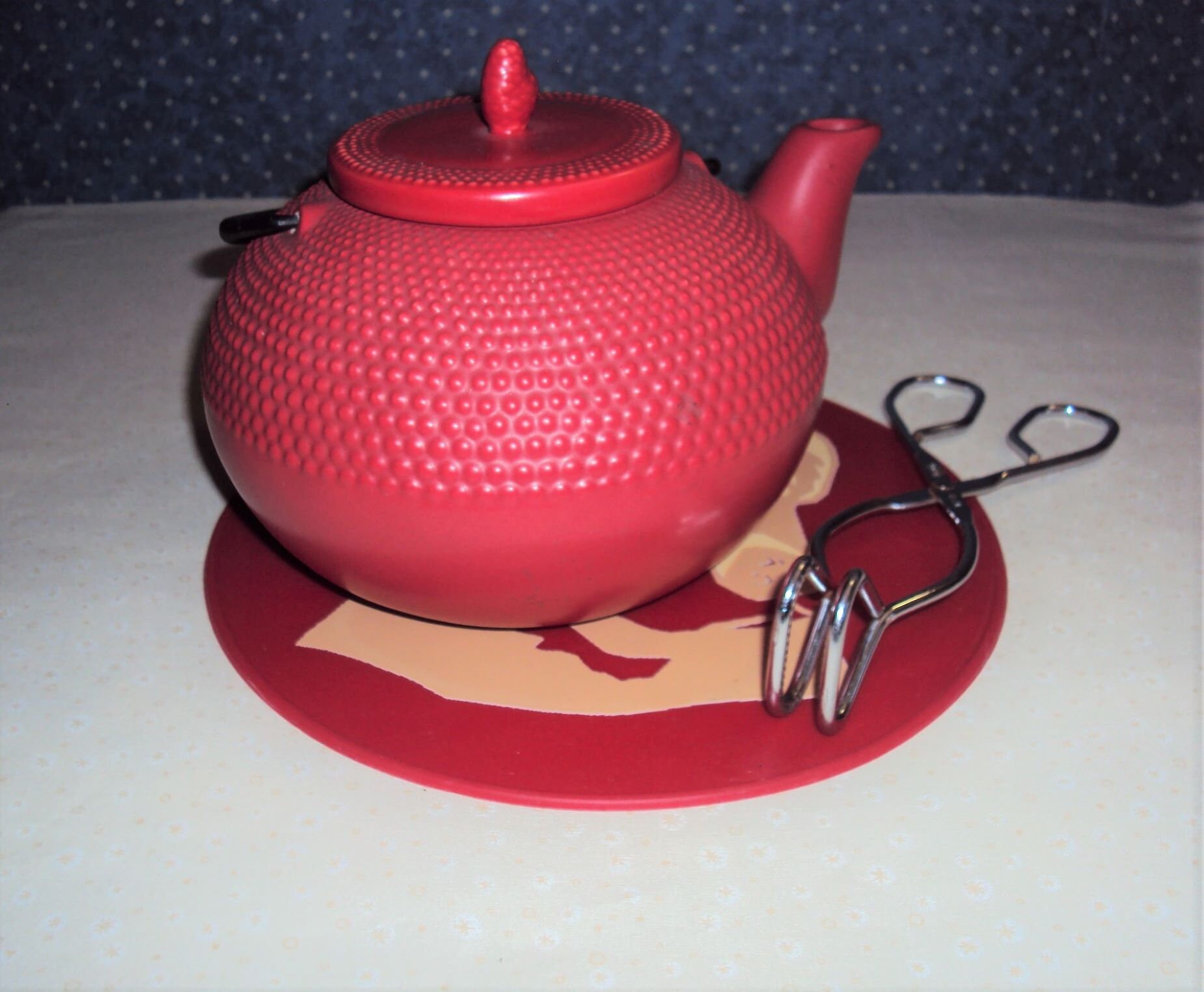 Red Golden Retriever Silicone Nonslip Table Trivet, Kitchen Countertop ...