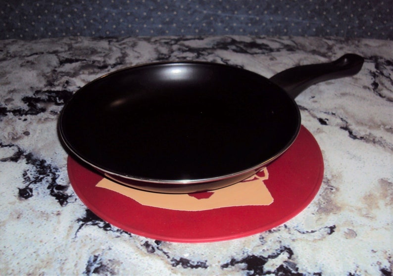 Red Golden Retriever Silicone Nonslip Table Trivet, Kitchen Countertop ...