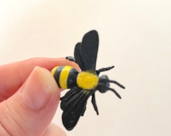Bee Diorama - Etsy