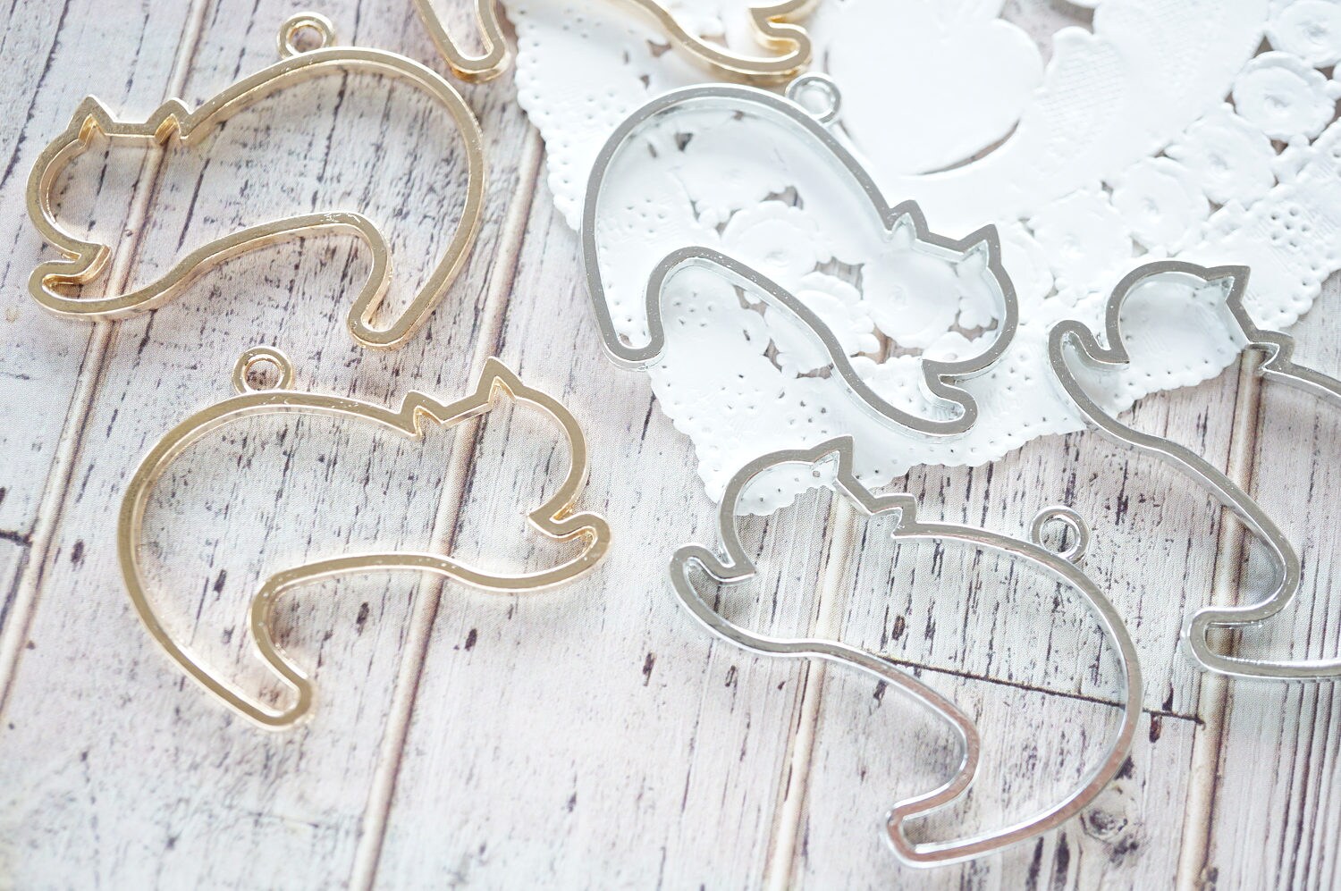 4 pcs Open Back Bezel Charms / Relaxing Cat 26mm37mm | Etsy