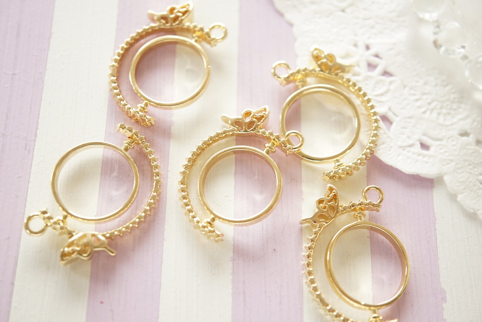 SALE// 2 Pcs Spinning Open Bezel Charm / JP Supplier Orig - Etsy