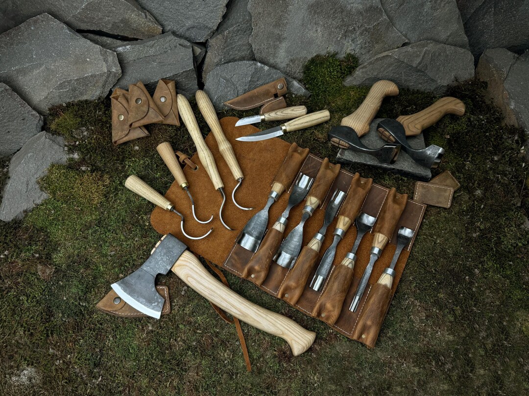 17-piece Woodworking Tool Set With Leather Cases. Universal Tools ...