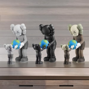 Replica KAWS the Promise Figures Decorative KAWS Statue Bearbrick Style ...