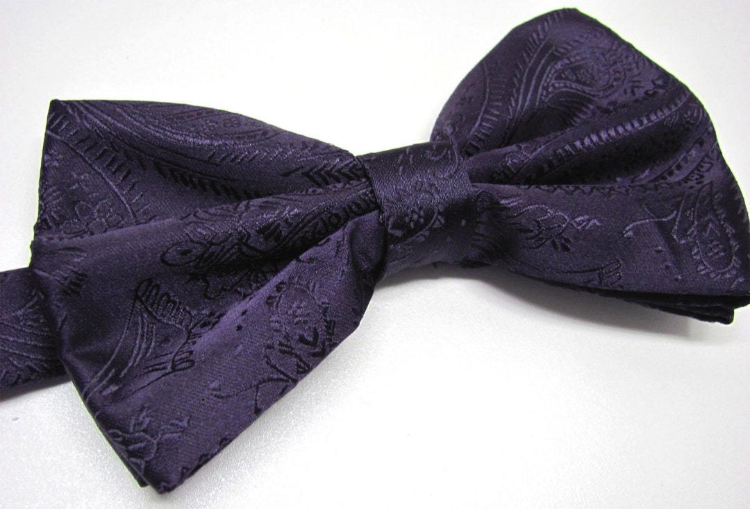 Plum Paisley Mens Bowtie. Bowties. Grape Purple Paisley Bow Tie With ...