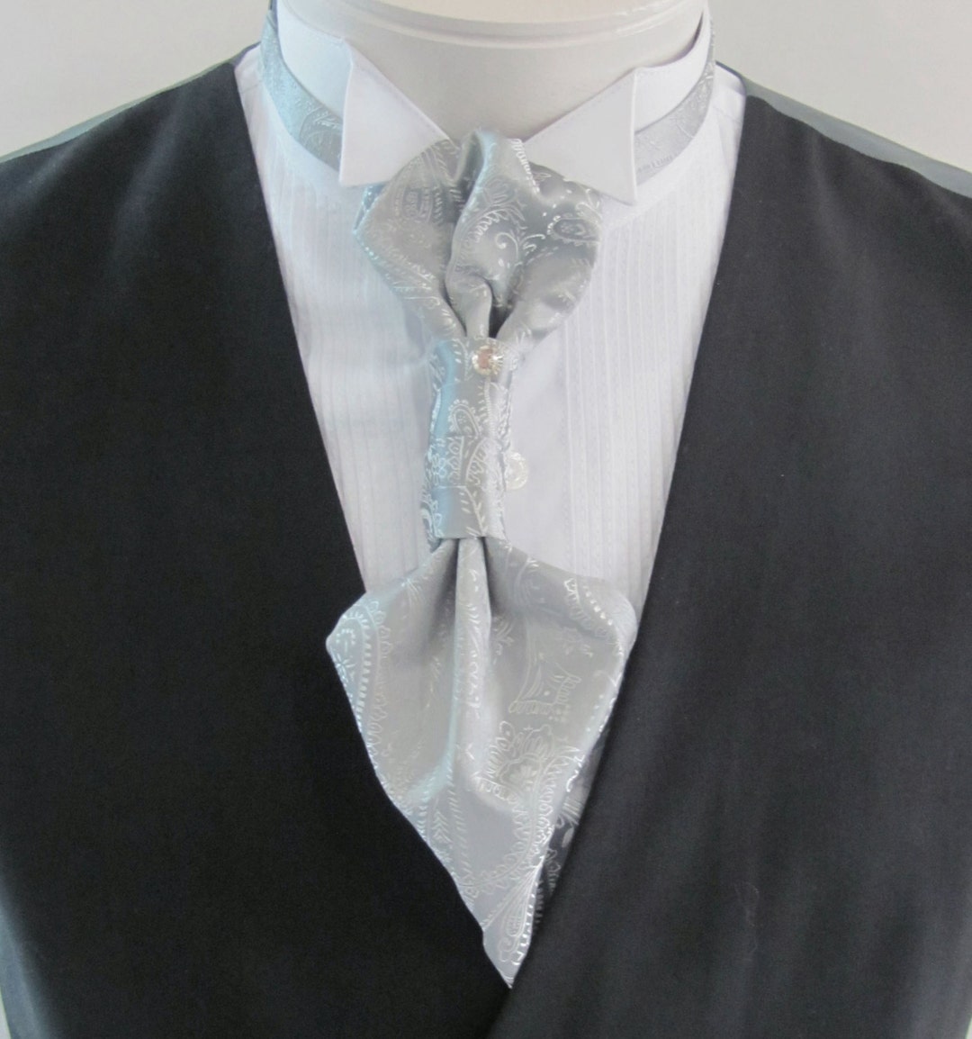 Mens Silver Gray Paisley Ascot Cravat Pre Tied Mens Ascot With Crystal ...