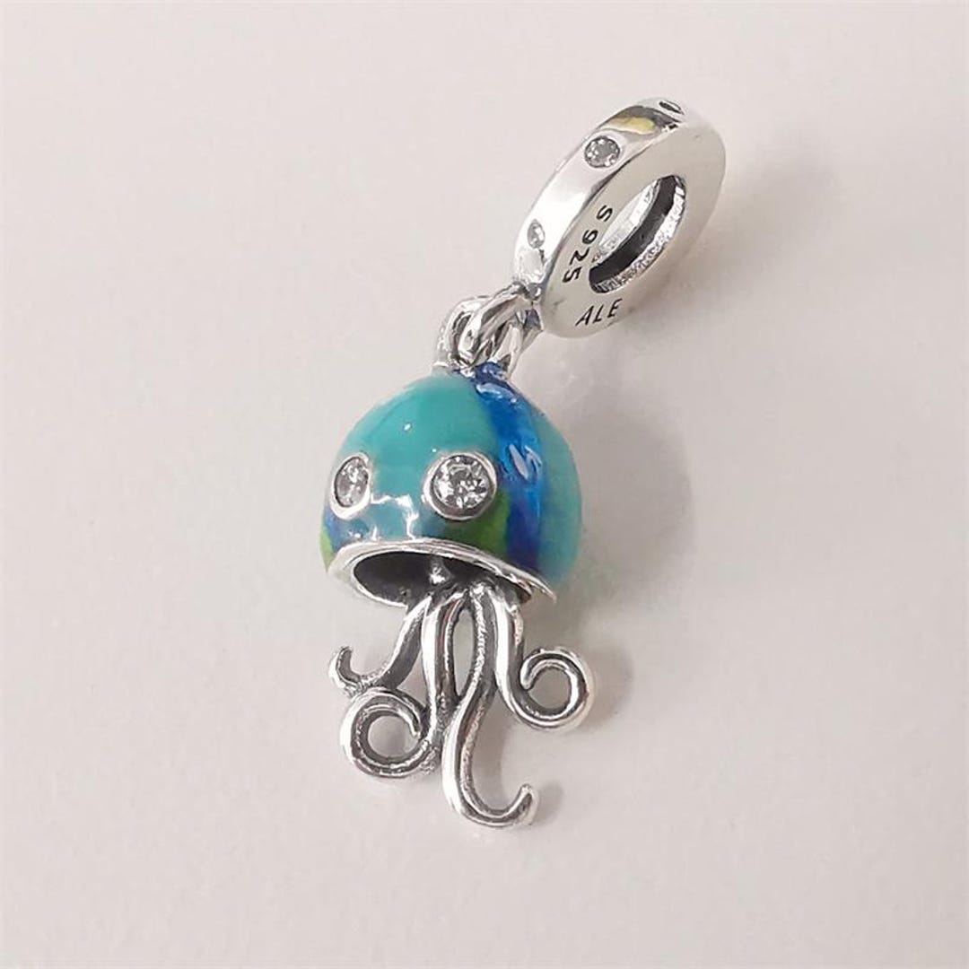 Charm colgante de medusa que cambia de color pandora - Etsy México