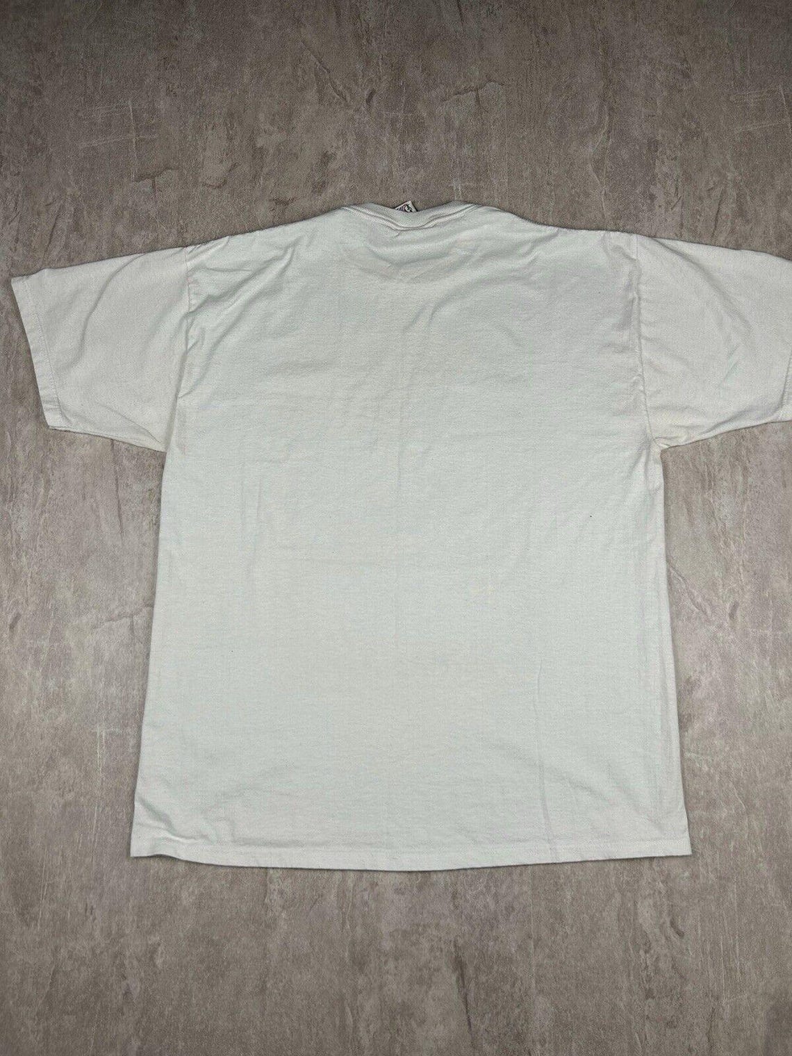 Vintage Laura Trayser Designs T-shirt Bunny Rabbit Plant Tree Love Men ...