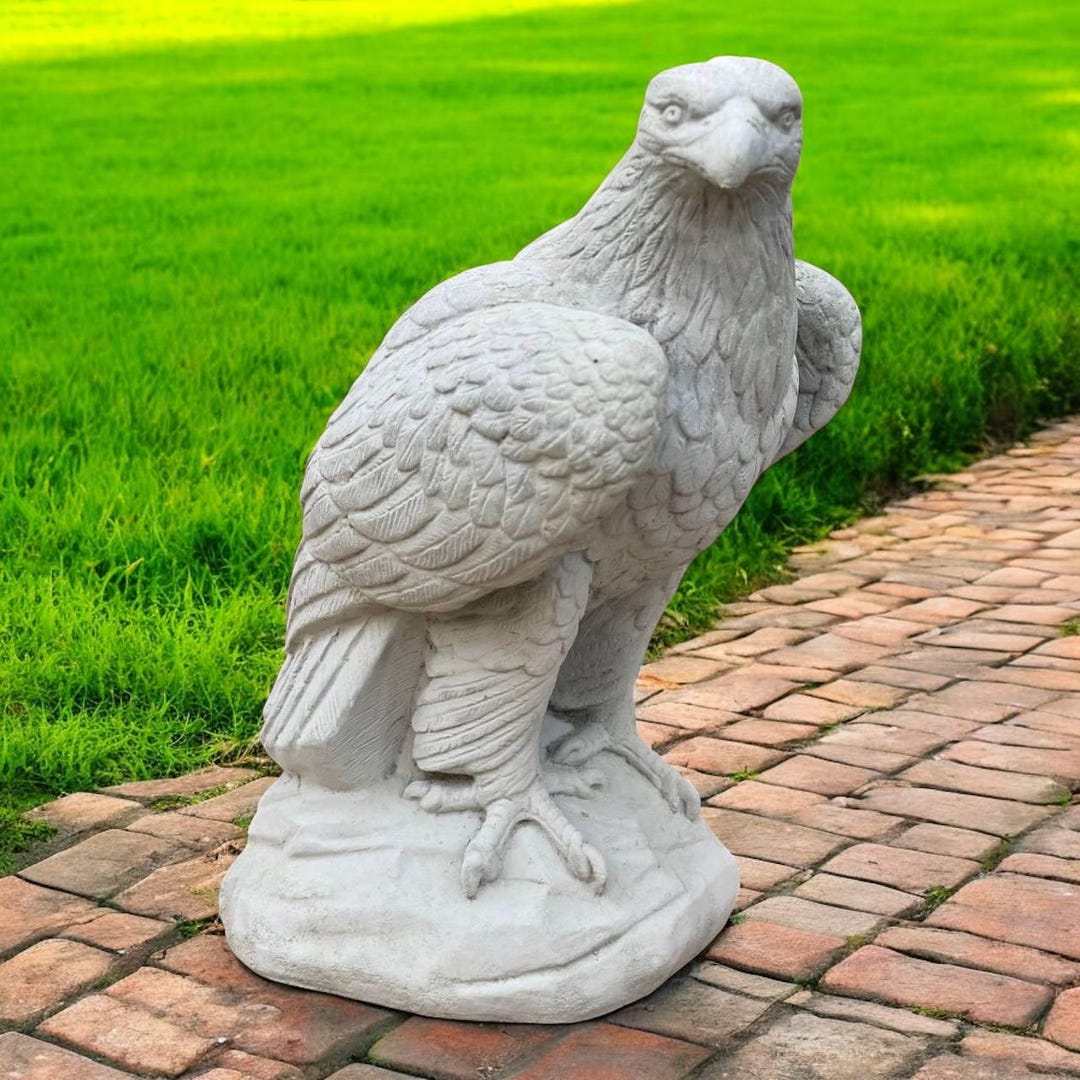 Realistic Eagle Statue Garden Bird Figurine Cement Eagle Art Yard Bird ...