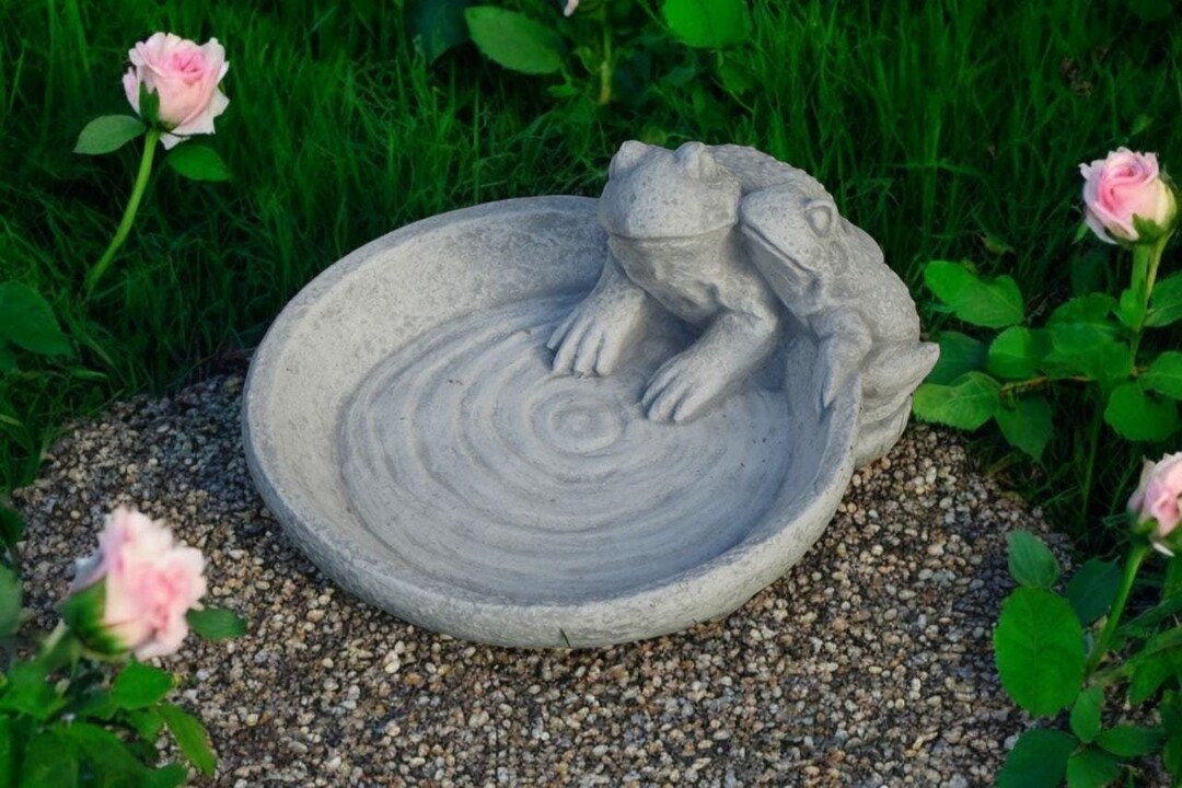 Frogs With Bird Bath Stone Outdoor Bird Plate Realistic Frogs Sculpture ...