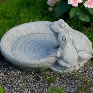 Frogs With Bird Bath Stone Outdoor Bird Plate Realistic Frogs Sculpture ...