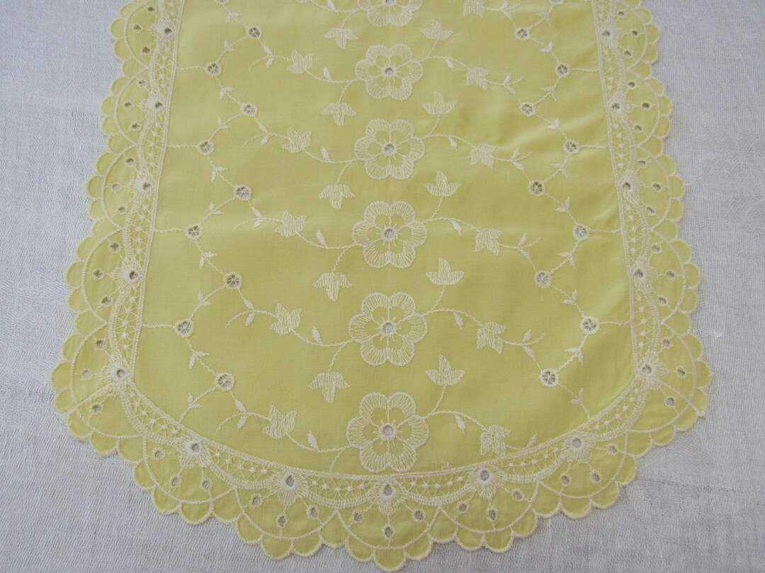 Vintage Yellow & White Table Runner 1950s Eyelet Lace Dresser Scarf ...