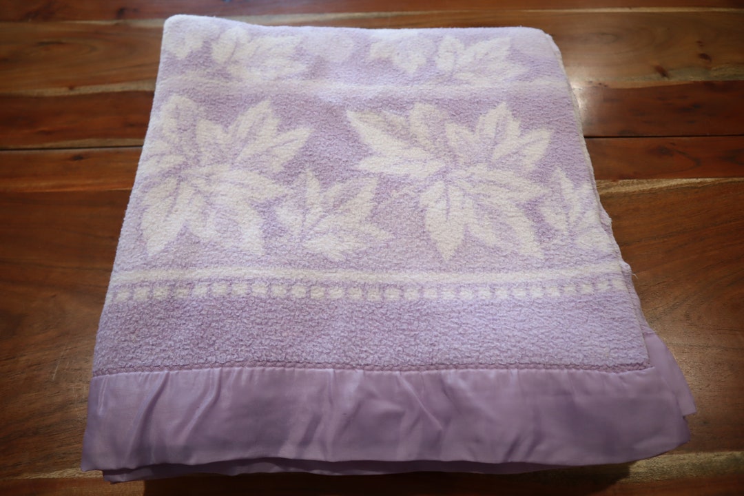 PURPLE Maple Leaf Blanket Reversible Bedspread or Camp Blanket Floral ...