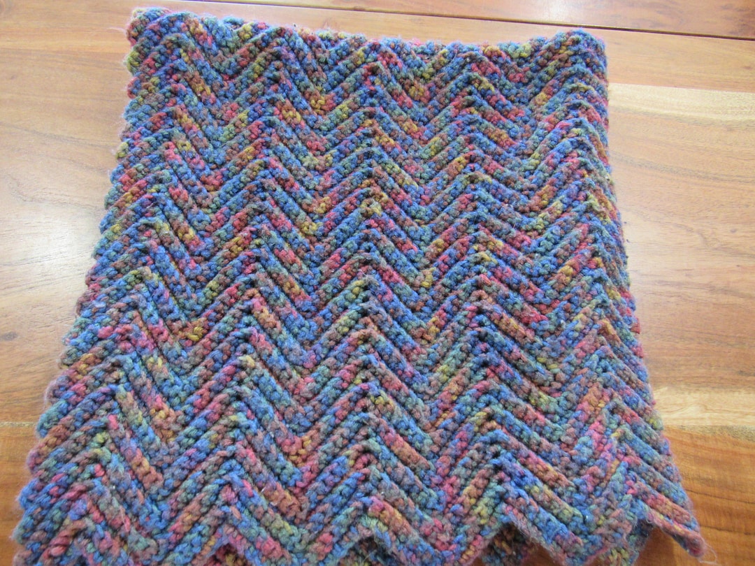 Zig Zag Lap Robe - Small Vintage Hand Crocheted Lap Blanket 28x30 ...