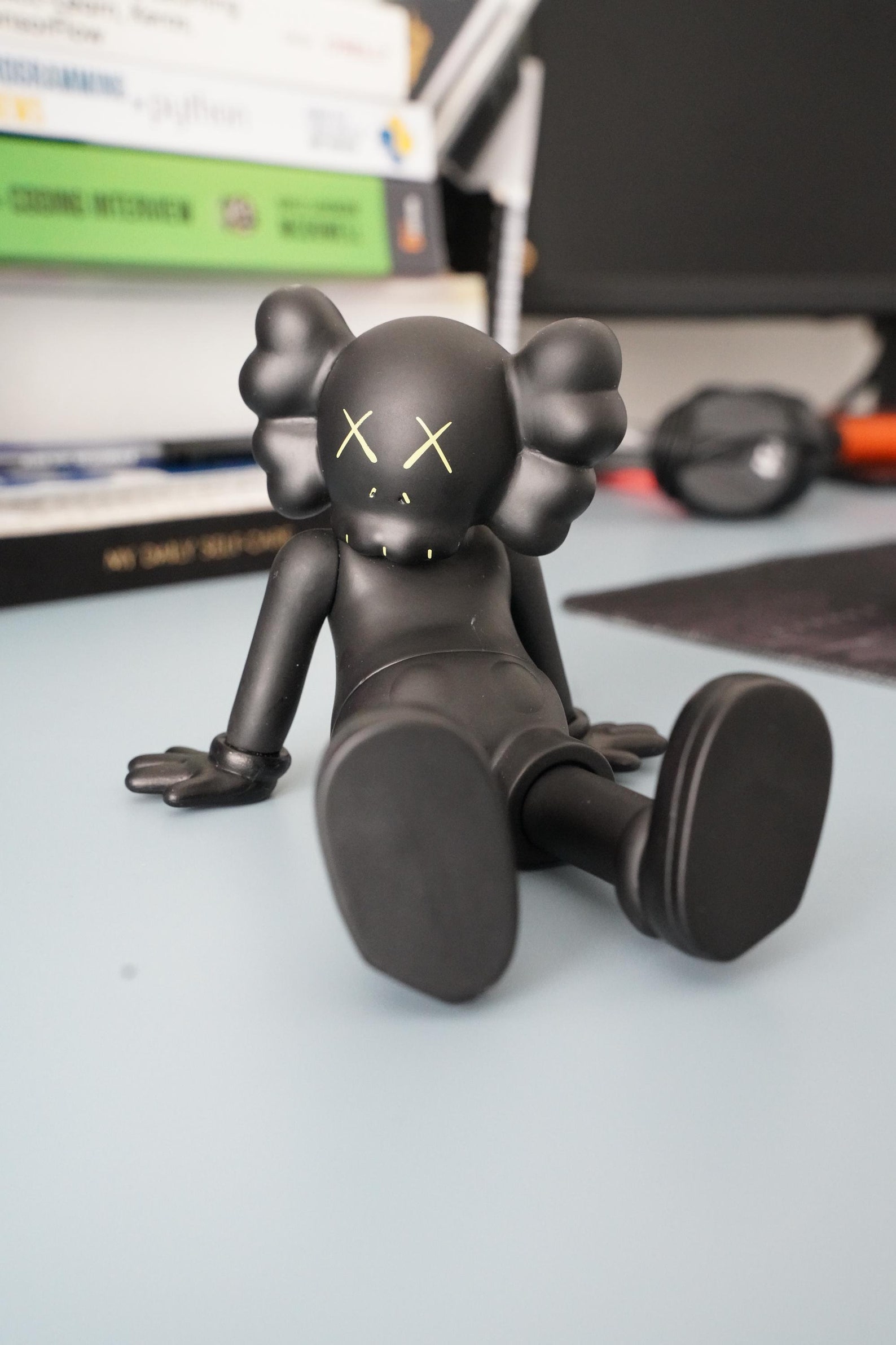 XX KAWS 'kick-back & Relax' black - Etsy