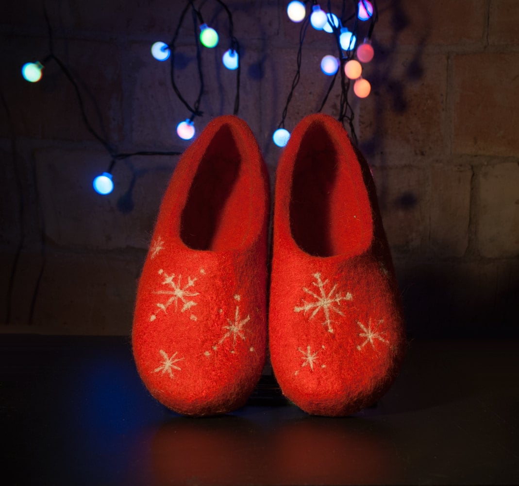 Warm Red Slippers With Snowflakes Felted Wool Shoes Woolen - Etsy