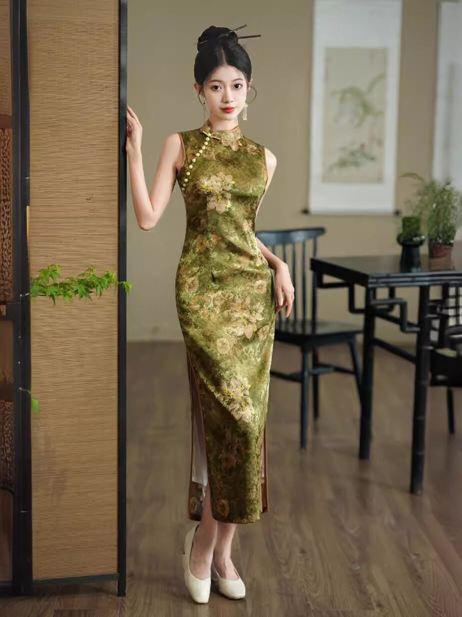 Short Sleeve Green Cheongsam. Modern Cheongsam Silk Dress, Suitable for ...