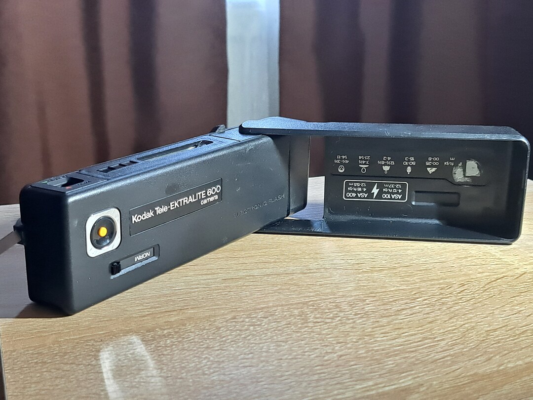 Vintage 1980s Kodak Tele-ektralite 600 Camera With Flash for 110 ...