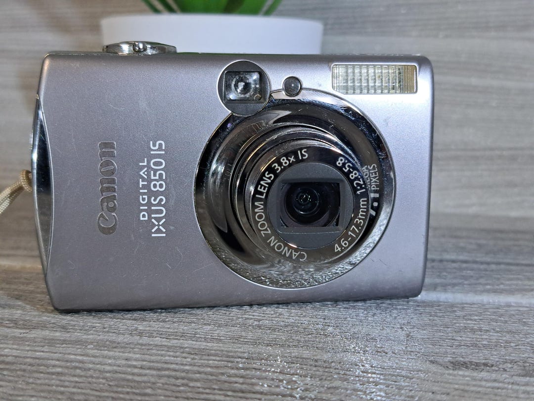 Canon IXUS 850 IS (SD800 IS) Rare Vintage 7.1MP Digital Point Ans Shot ...