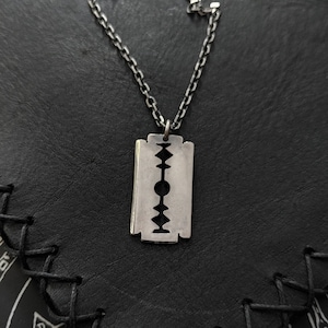 Medium RAZOR BLADE Necklace - Etsy