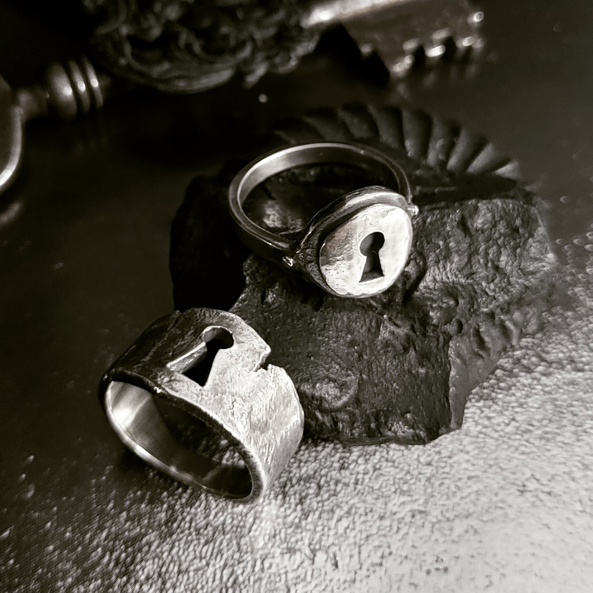 SIN Keyhole Ring | Etsy