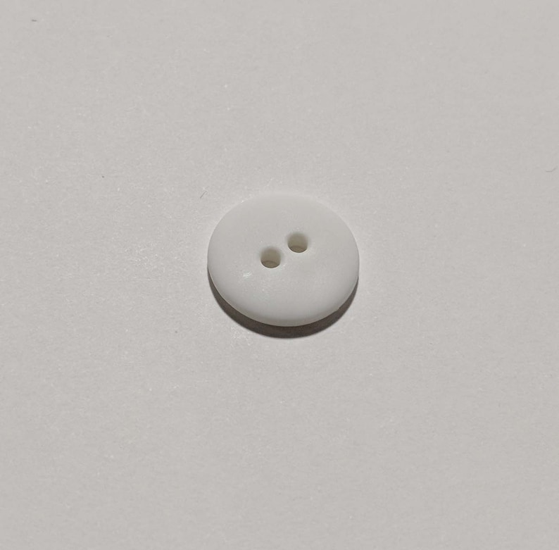 White Round 2 Hole Plastic Button 15mm / 5/8 Inch Dill - Etsy